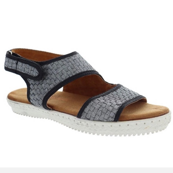 bernie mev. | Shoes | New In Box Bernie Mev Womens Comfort Lima Sandals ...